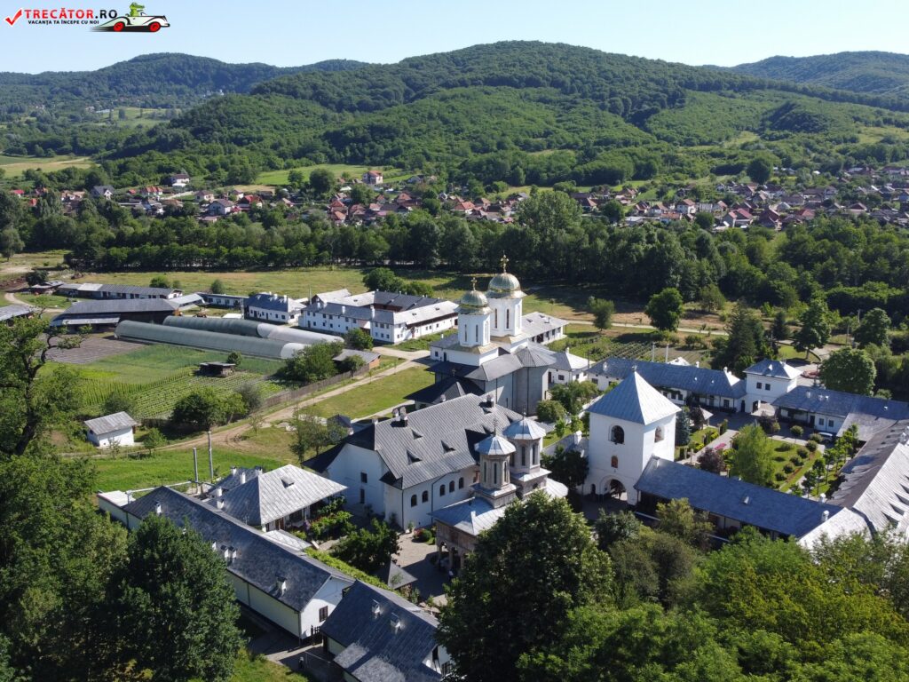 Mănăstirea Dintr-un Lemn, Jud. Vâlcea, România – Filme, Filmulețe de ...
